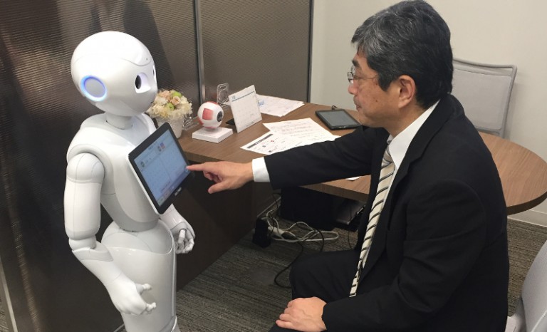 Pepperによる説明システム | InterRobot Inc./インタロボット株式会社
